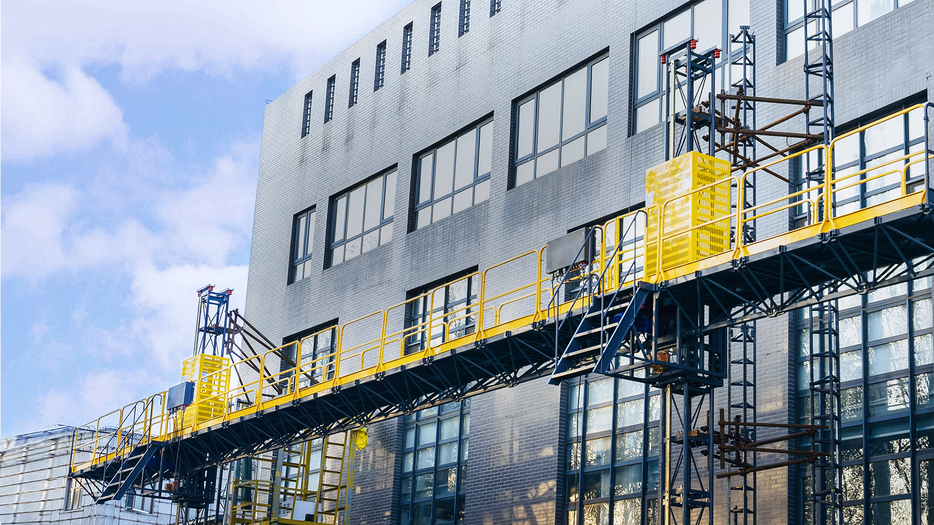 Mast Climbing Work Platform - 3S Lift